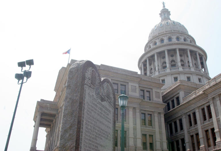 Texas schools can display Ten Commandments posters, court rules