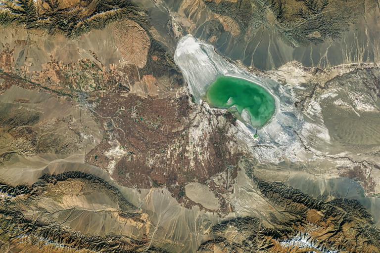 AI-Powered Model Pinpoints Human Impact on Dryland Water Use and Lake Loss