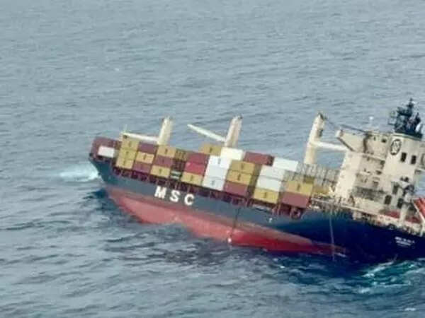 Cargo ship sinks near Kerala coastline: Flammable gas & oil spill ...
