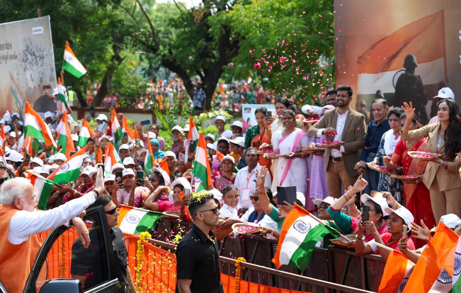 Col Sofia Qureshi's family showers PM Modi with petals at Vadodara ...