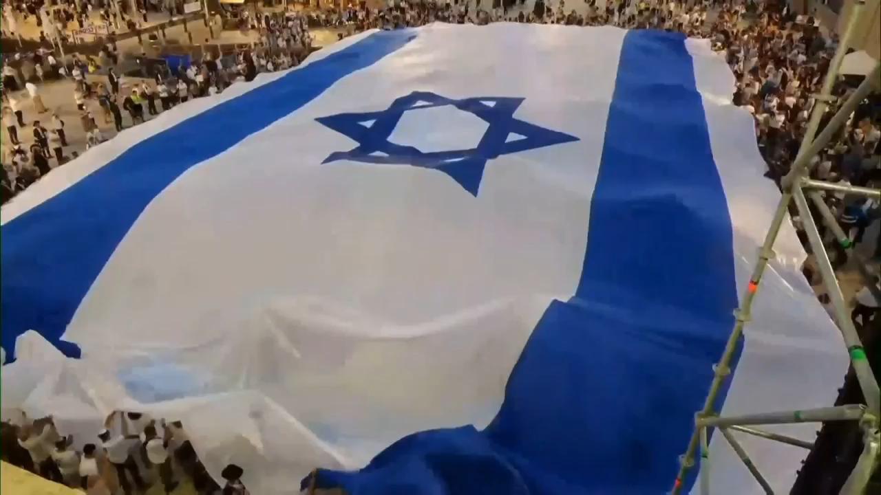 Ultranationalist Israelis unfurl a giant Israeli flag at the Western ...