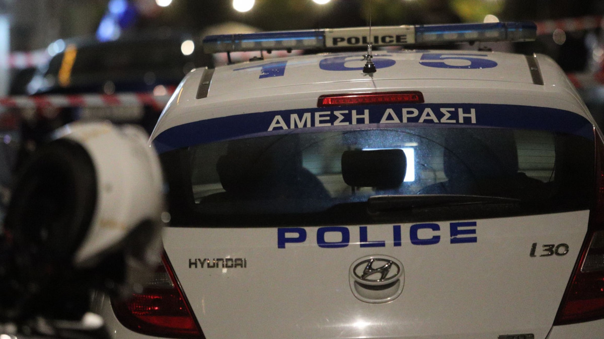 Συνελήφθη πασίγνωστος Έλληνας ηθοποιός: Προκάλεσε φθορές σε 10 ΙΧ στη ...