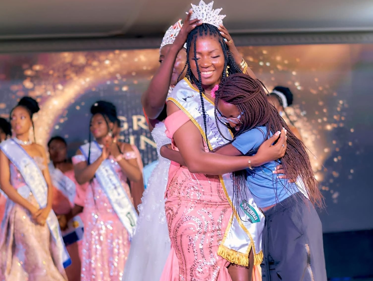 La comédienne Forline Kwins élue Miss maman 2025