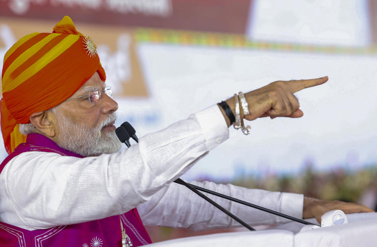 PM Modi slams Pakistan, advocates 'Make in India' at Gujarat rally