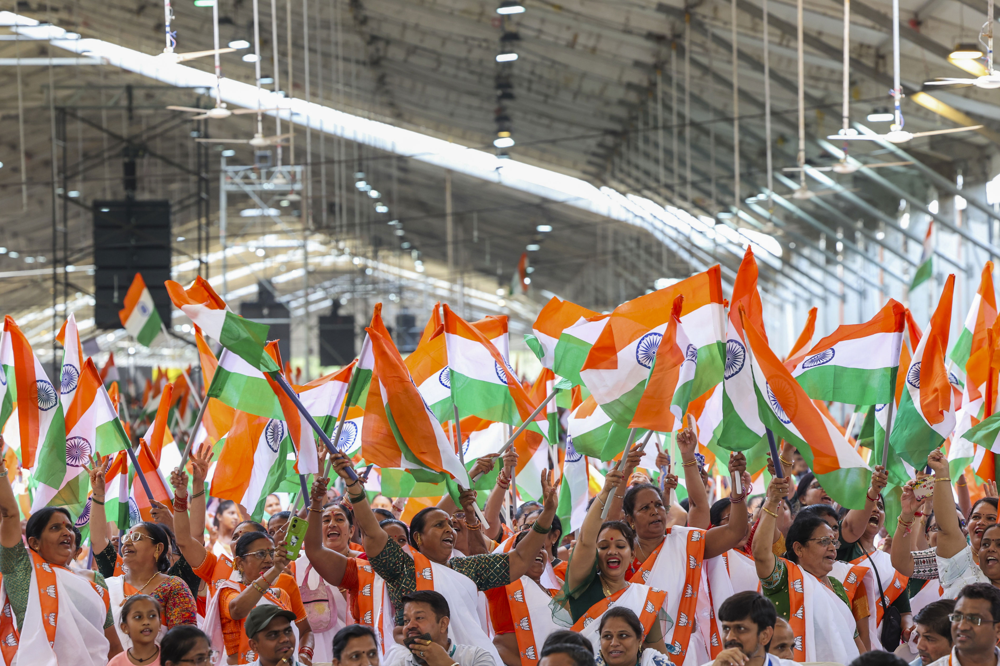 PM Modi slams Pakistan, advocates 'Make in India' at Gujarat rally