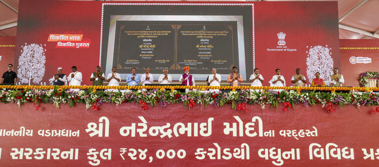 PM Modi slams Pakistan, advocates 'Make in India' at Gujarat rally