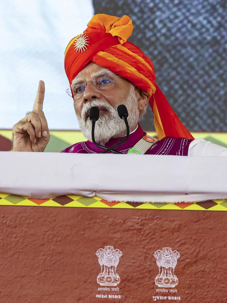 PM Modi slams Pakistan, advocates 'Make in India' at Gujarat rally