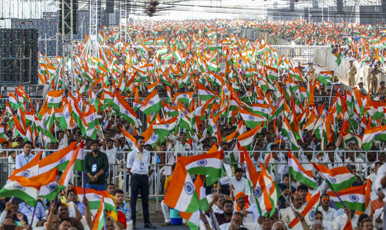 PM Modi slams Pakistan, advocates 'Make in India' at Gujarat rally
