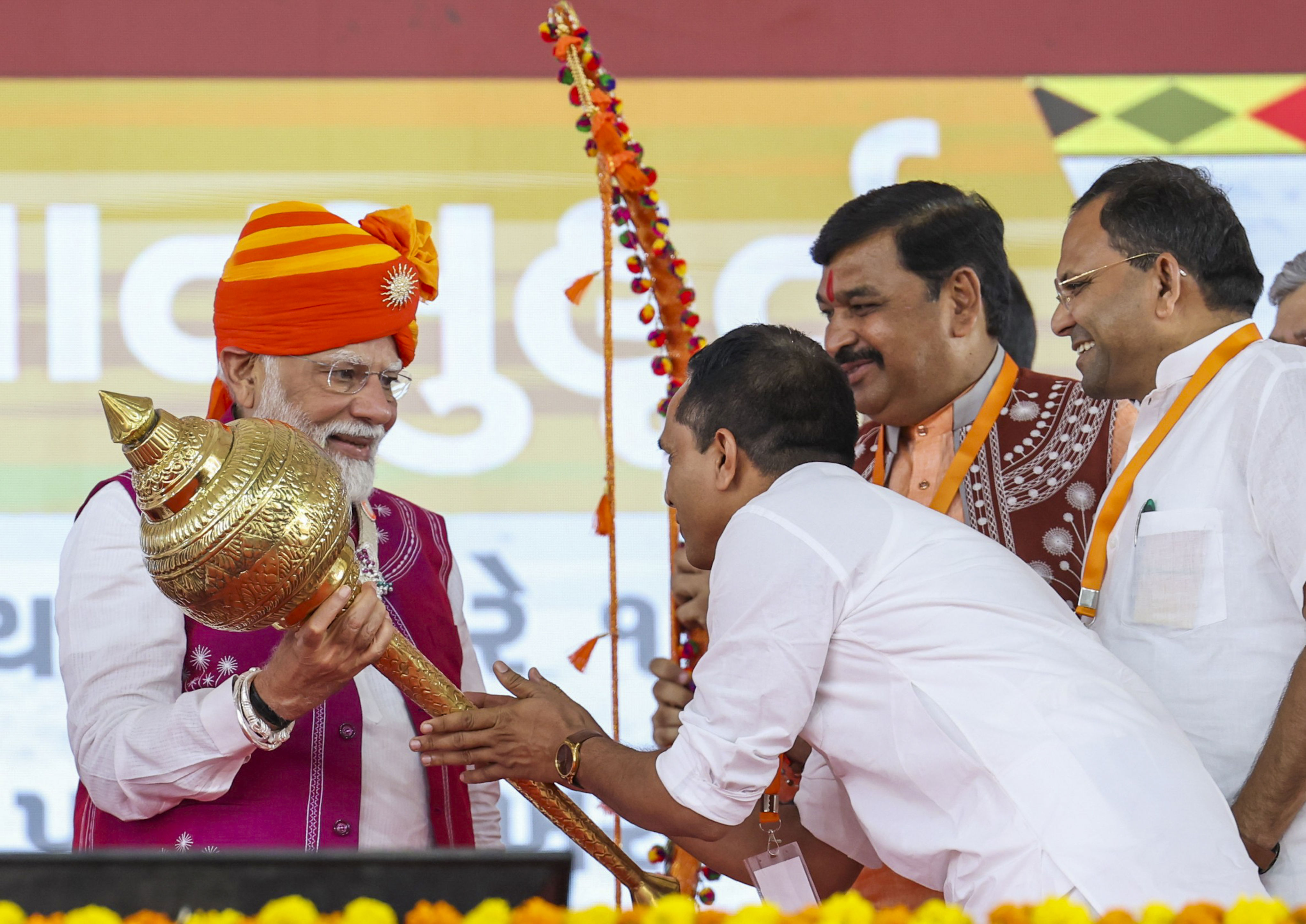 PM Modi slams Pakistan, advocates 'Make in India' at Gujarat rally