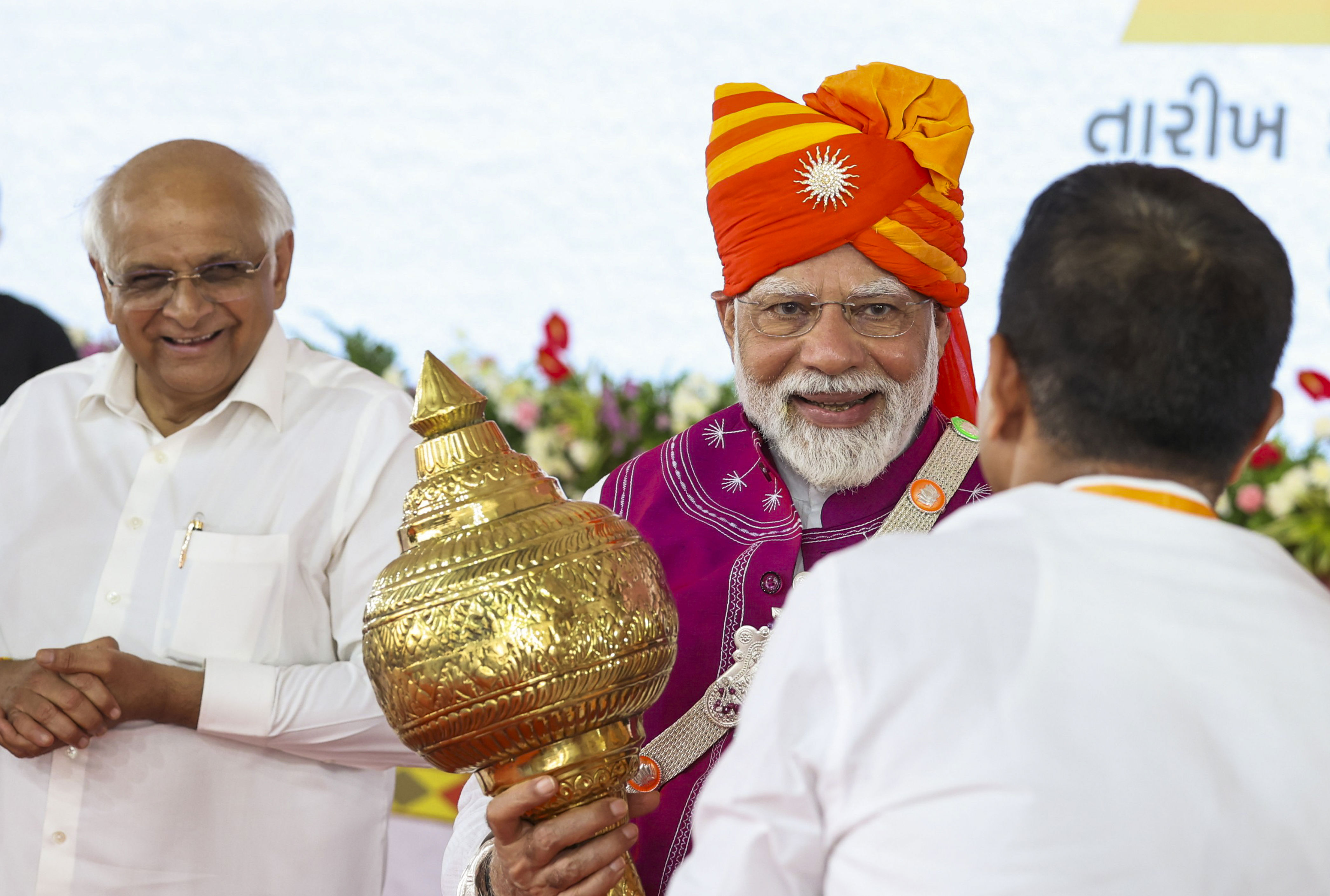 PM Modi slams Pakistan, advocates 'Make in India' at Gujarat rally