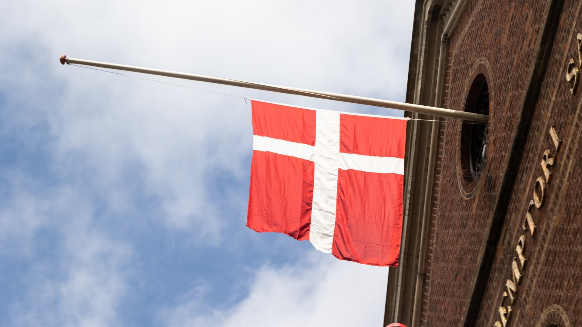 Denmark raises retirement age to 70