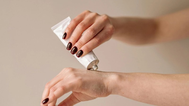Say goodbye to winter dryness: expert hand care tips for soft skin