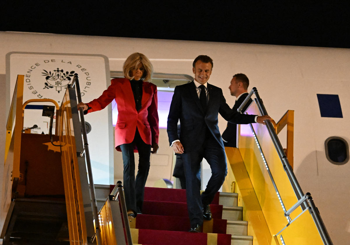 Emmanuel Macron giflé par Brigitte Macron : cette deuxième séquence ...