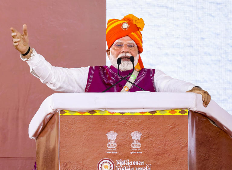 PM Modi slams Pakistan, advocates 'Make in India' at Gujarat rally