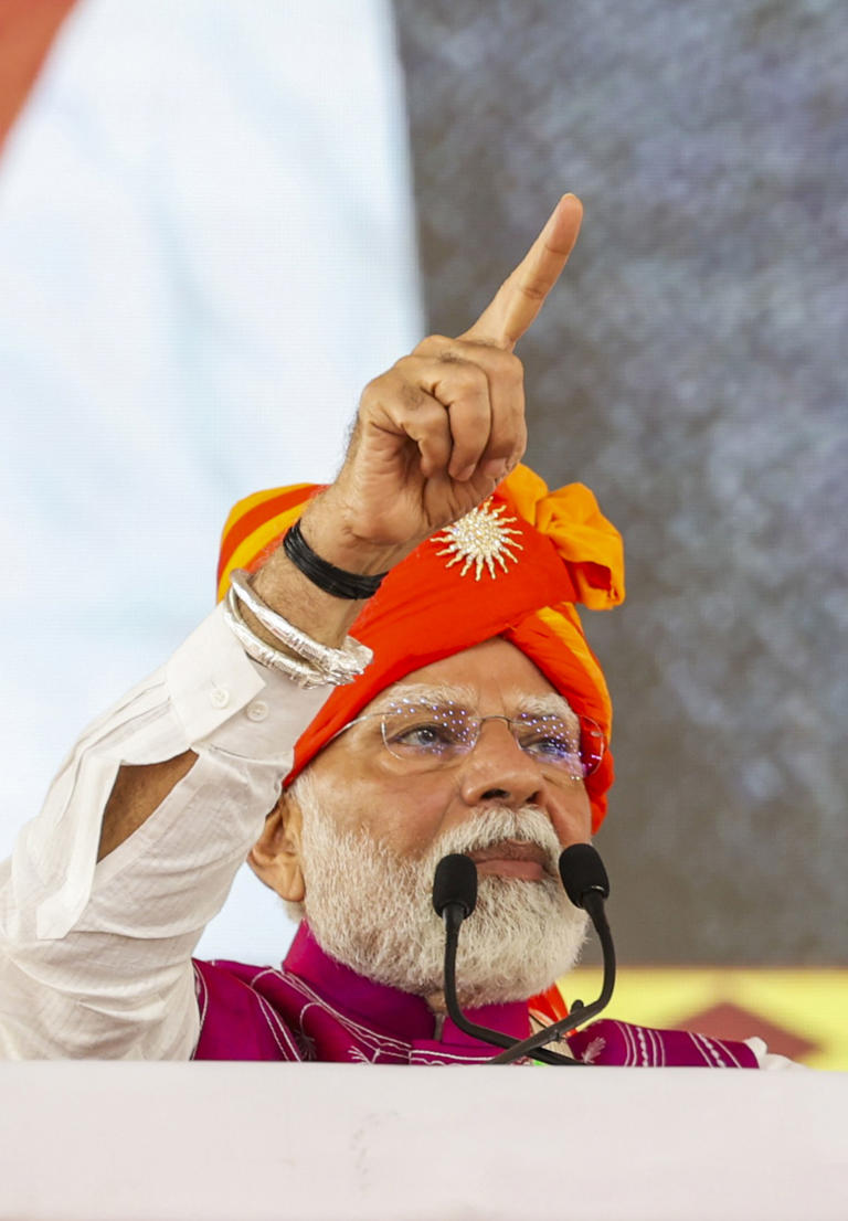 PM Modi slams Pakistan, advocates 'Make in India' at Gujarat rally