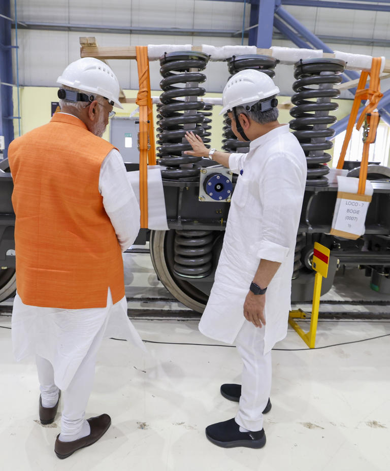 PM Modi slams Pakistan, advocates 'Make in India' at Gujarat rally