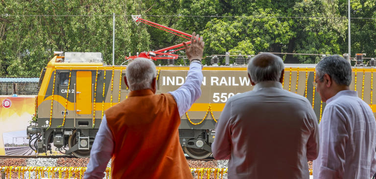 PM Modi slams Pakistan, advocates 'Make in India' at Gujarat rally
