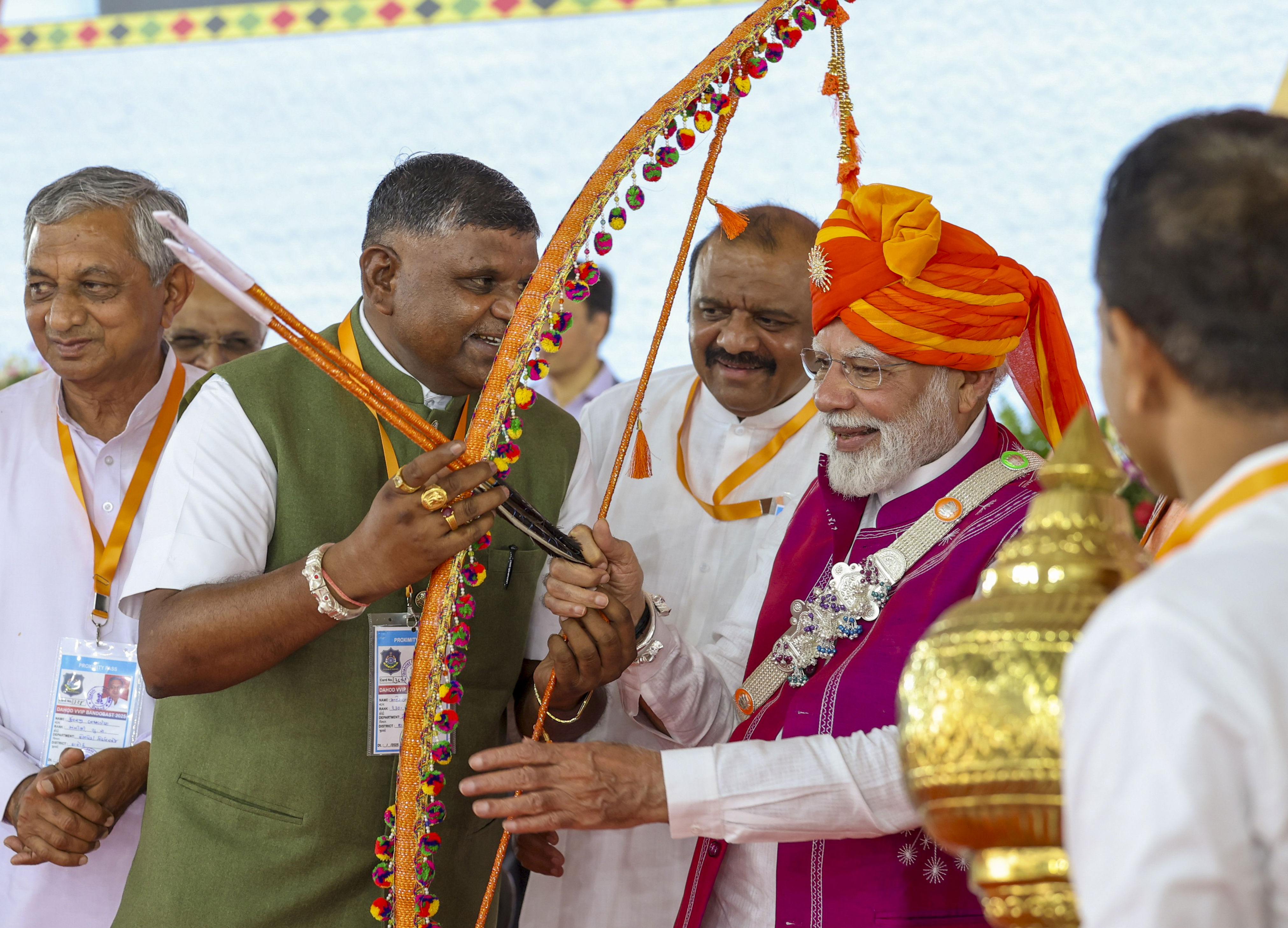 PM Modi slams Pakistan, advocates 'Make in India' at Gujarat rally