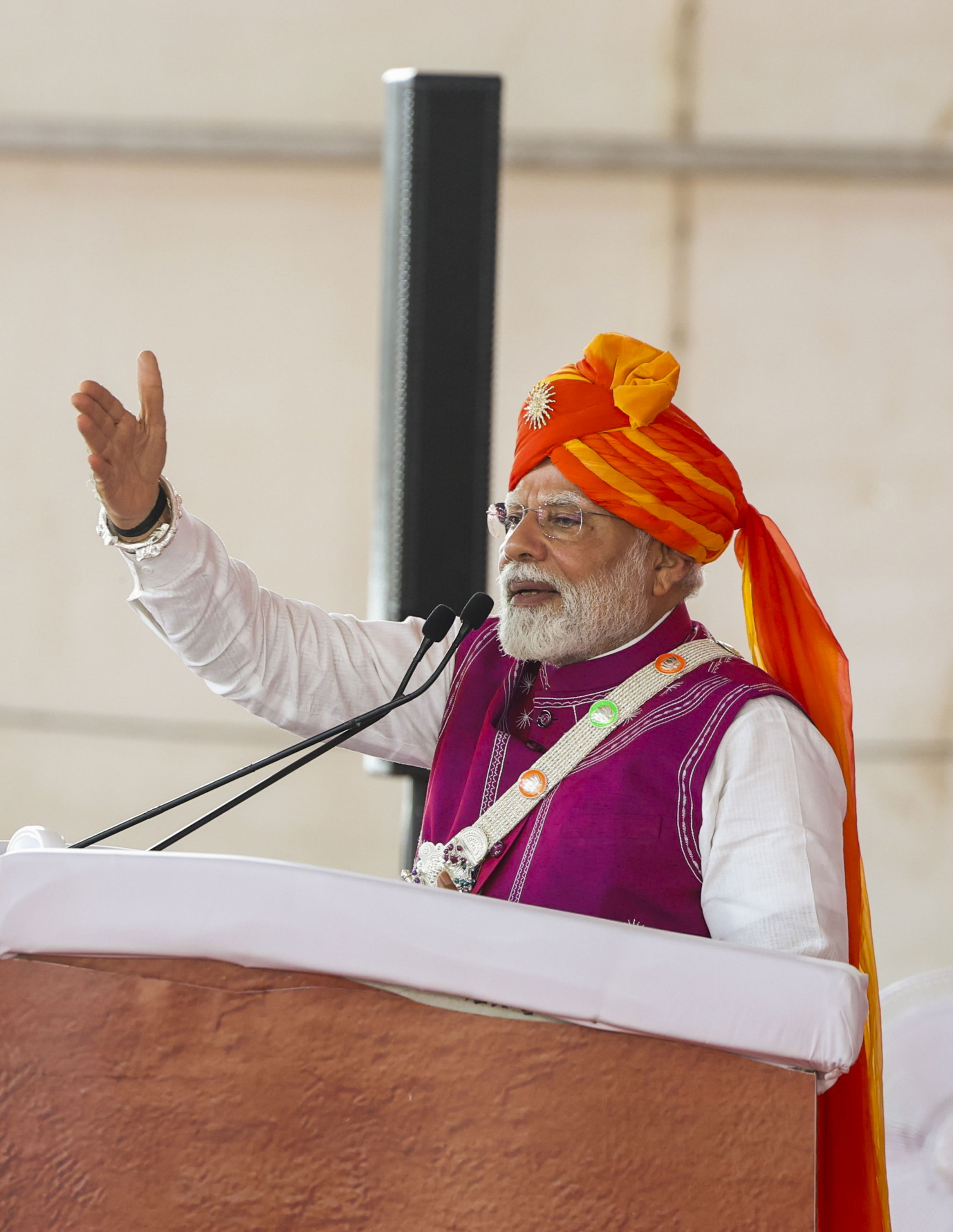PM Modi slams Pakistan, advocates 'Make in India' at Gujarat rally