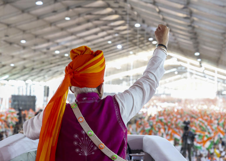PM Modi slams Pakistan, advocates 'Make in India' at Gujarat rally