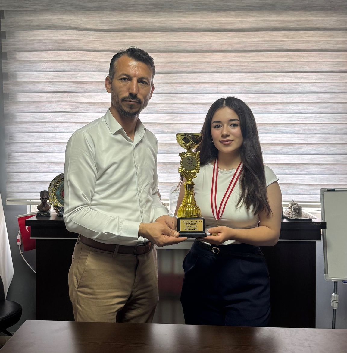 Manisalı kuaförler Denizli’den kupayla döndü