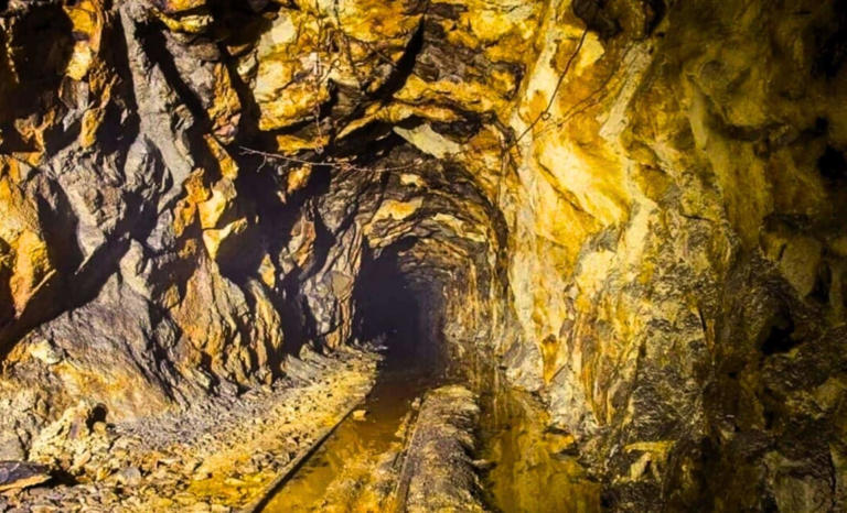 Geologists Uncover One of Earth’s Largest Gold Deposit Hidden Beneath ...