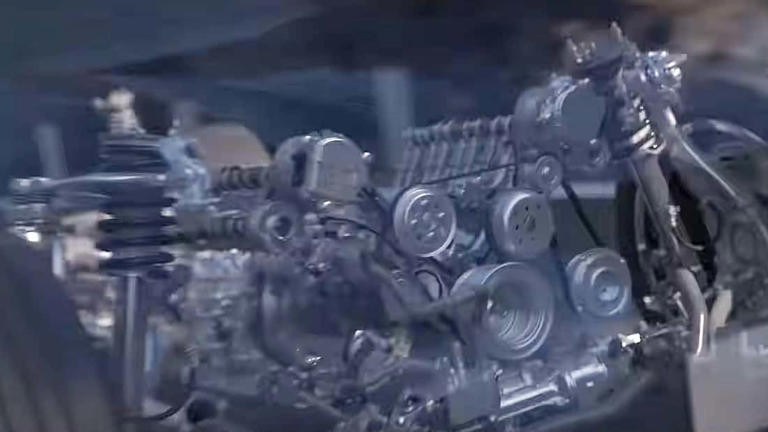 Im Erklärvideo zum neuen Hybriden: Toyota zeigt RAV4 mit V8-Hybrid