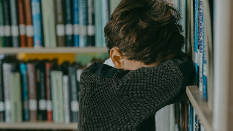 He doesn't say it, but he shows it: the subtle signs of anxiety in children