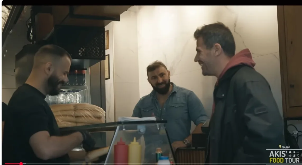 Μέχρι και «βρώμικο» στο Ρήγα έφαγε ο Ακης Πετρετζίκης -Δείτε όλα τα ...