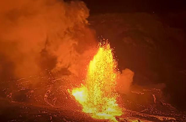 Hawaii's Kilauea volcano spews lava as high as the Eiffel Tower in ...