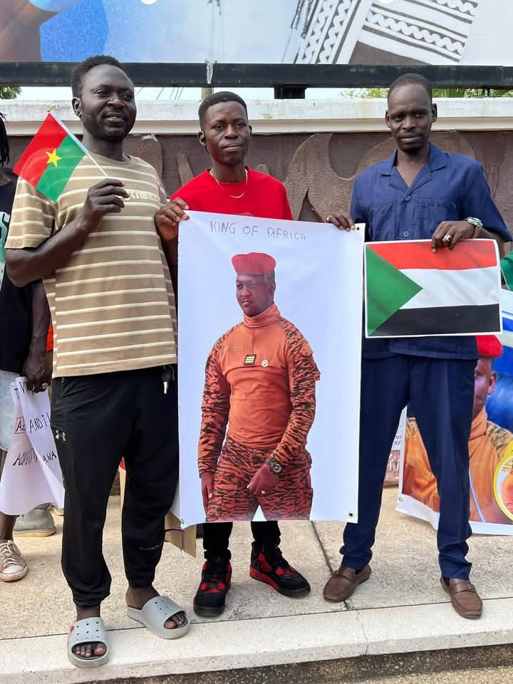 Ghana : Des centaines de jeunes marchent en soutien au Capitaine ...