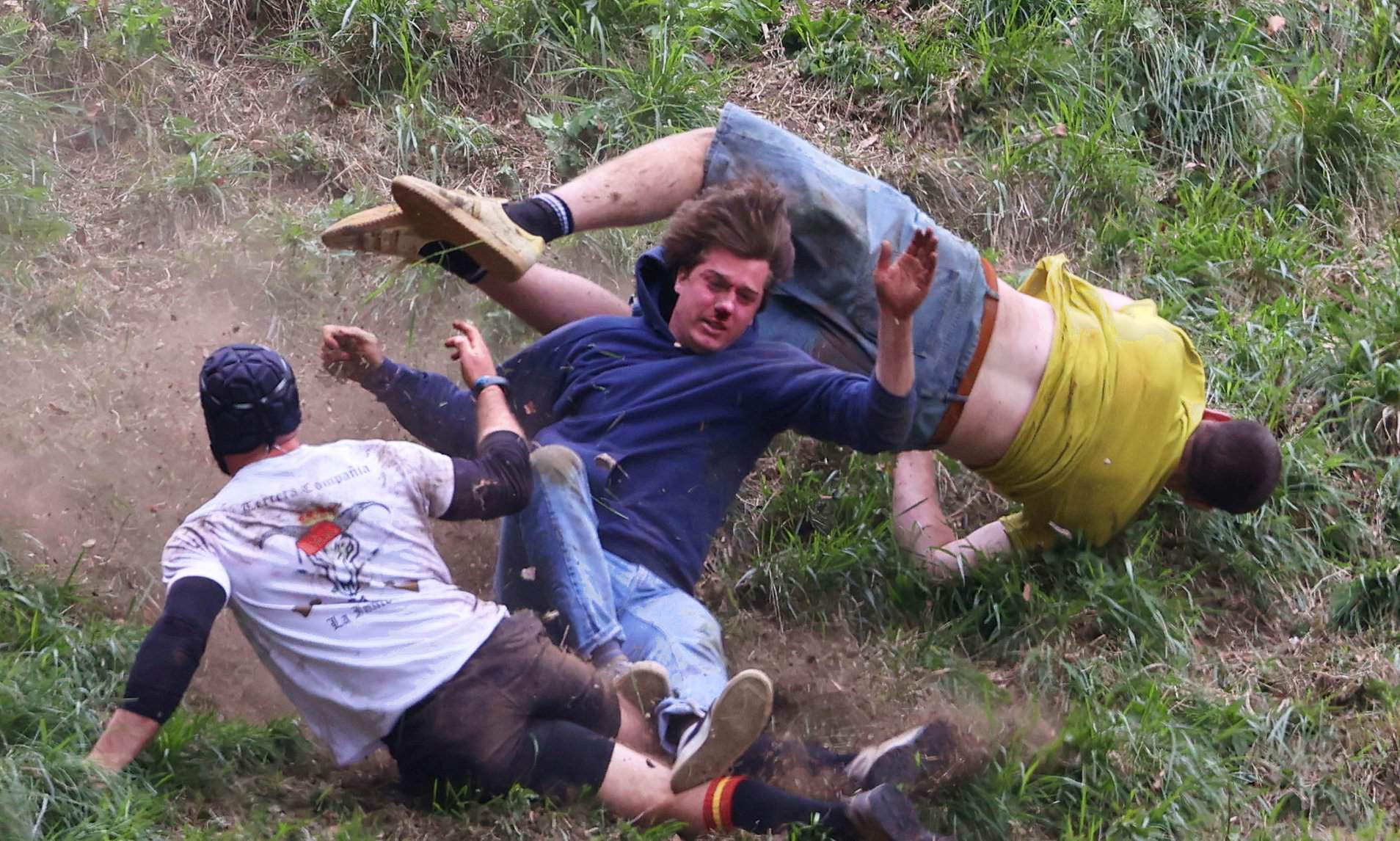 Watch live as daredevil cheese rollers chase Double Gloucester wheel ...