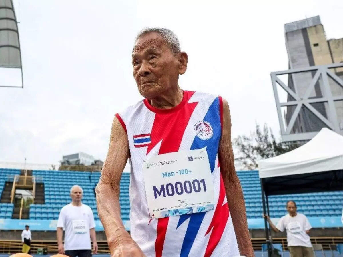 Thai sprinter wins gold in 100m with a time of 38.55 seconds, but the ...