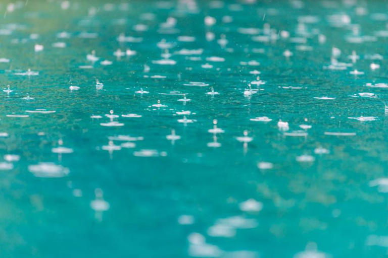 City delays opening pools, splash pads until Tuesday