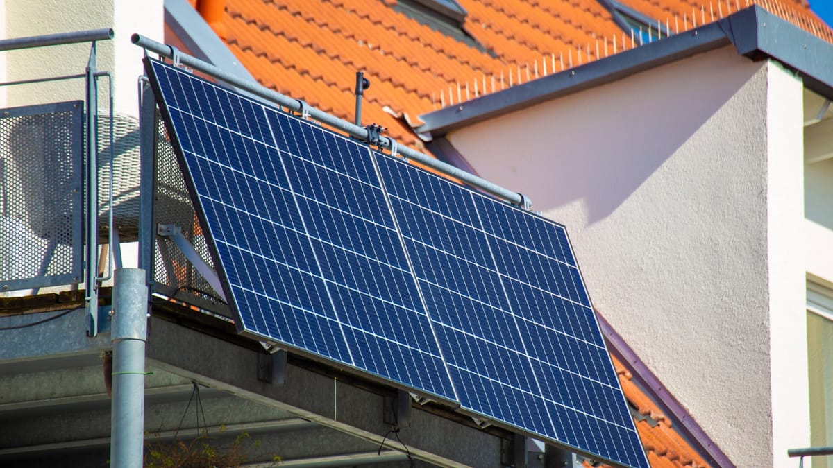 Aldi-Balkonkraftwerk mit großem Speicher: 600 Euro Rabatt