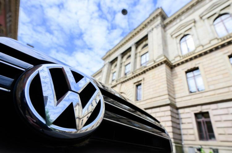 Scandale du Dieselgate : quatre anciens dirigeants de Volkswagen ...