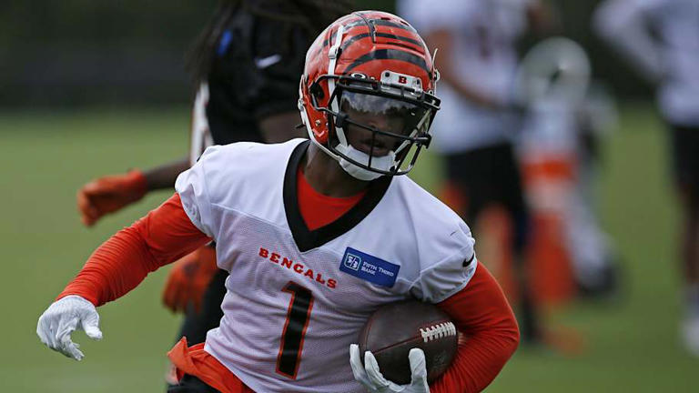 Watch: Cincinnati Bengals Star Ja'Marr Chase Makes One-Handed Catch ...