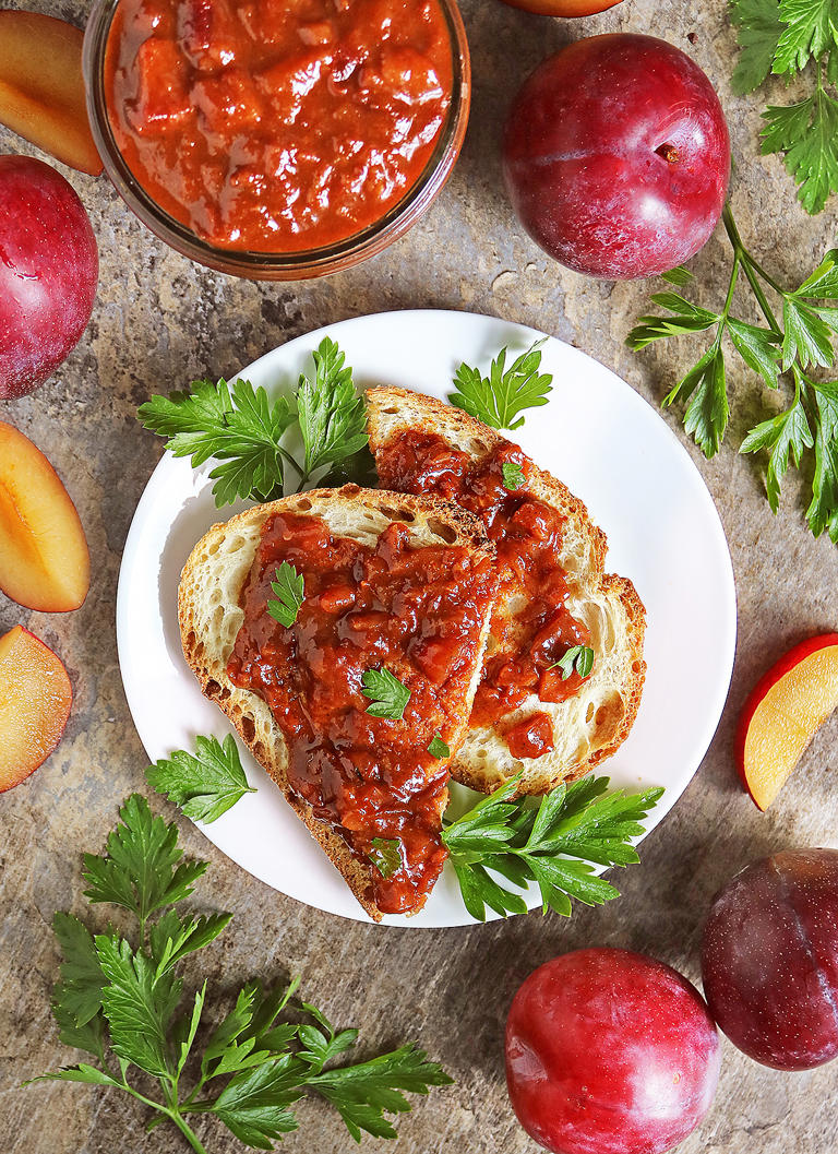 Easy Plum Chutney