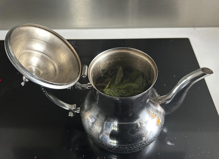 Cómo preparar el auténtico té marroquí con hierbabuena