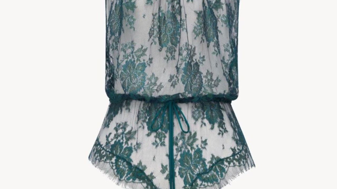 Ideas de look con transparencias sin perder la formalidad y elegancia