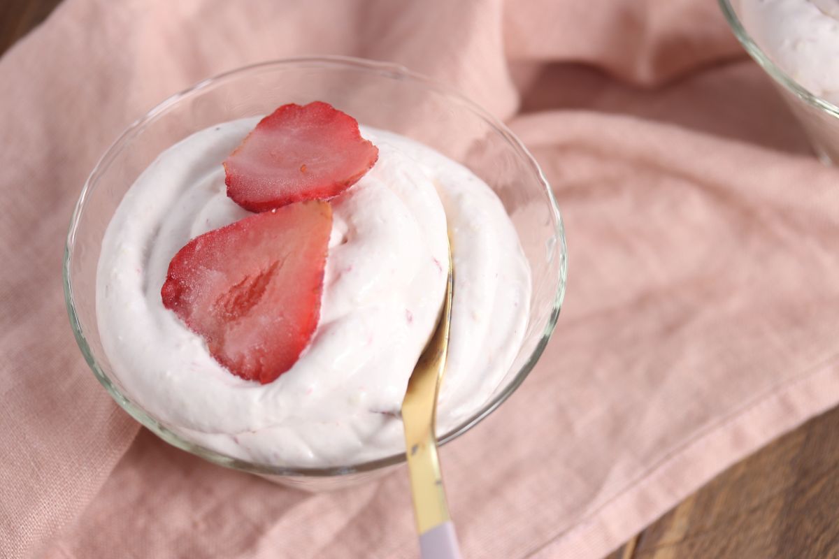 11 Low Carb Strawberry Recipes That Deserve a Second Batch