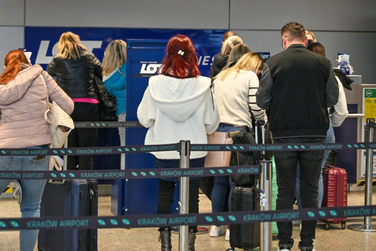 Nie chciał wyjść z samolotu. Teraz zamiast w Londynie może wylądować za kratkami