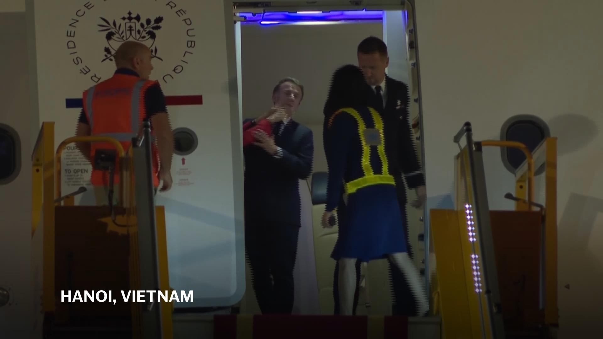 France's first lady seems to push her husband as they land in Vietnam ...