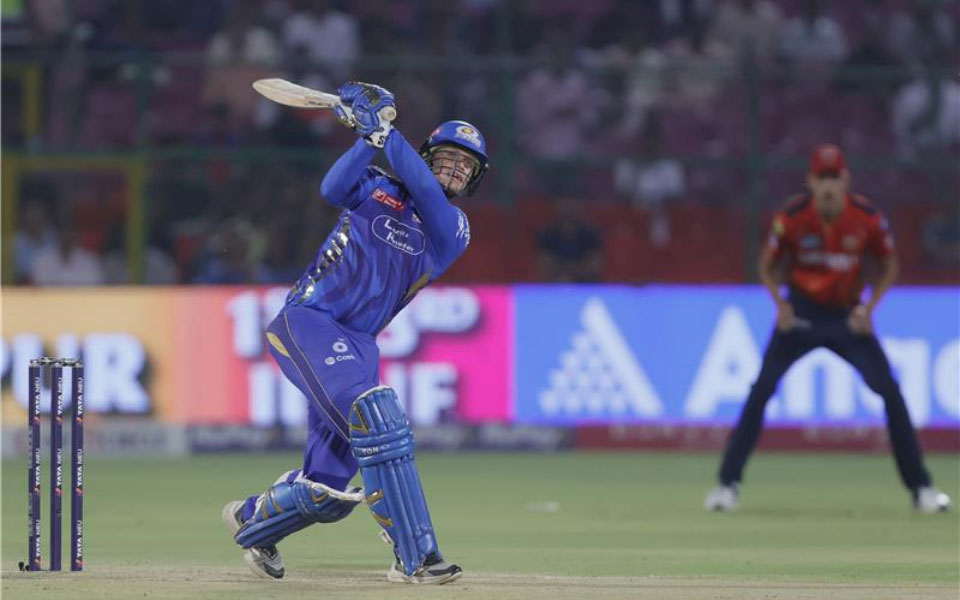 [Watch] IPL 2025: Ryan Rickelton lofts Kyle Jamieson for one-bounce ...