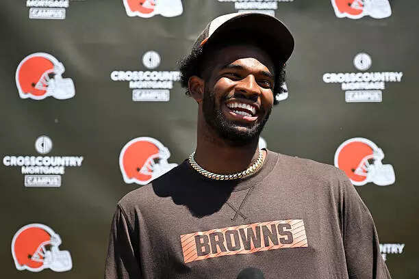 Cleveland Browns QB battle 2025: Dillon Gabriel, Shedeur Sanders, and ...