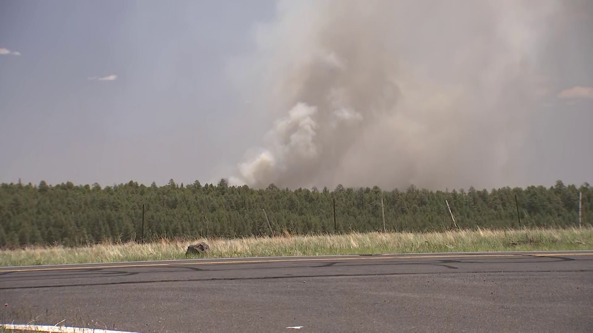 Crews work to contain Corral Fire southeast of Flagstaff