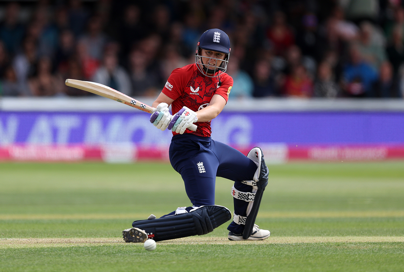 Hamstrung Knight makes it 3-0 despite Matthews' latest heroics