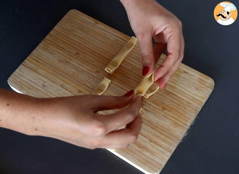 Caramelle, ravioli formade som godis med pumpa- och ricottafyllning