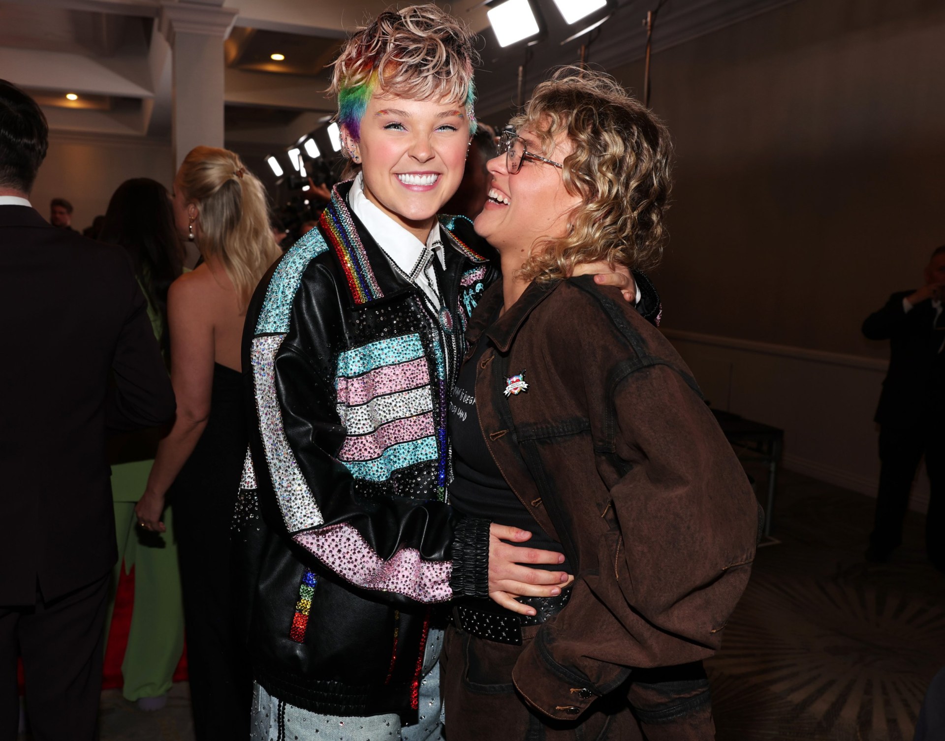 JoJo Siwa lets slip she 'woke up with Chris Hughes this morning' at ...