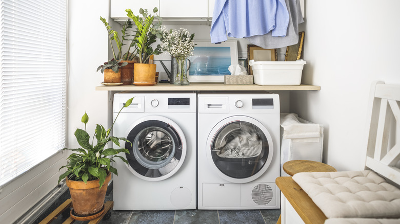 6 Beautiful Fixer Upper-Inspired Laundry Room Ideas You'll Want To Recreate
